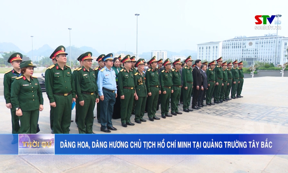 Dâng hoa, dâng hương Chủ tịch Hồ Chí Minh tại Quảng trường Tây Bắc ...